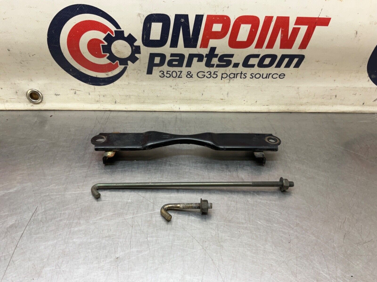 2004 Nissan Z33 350Z Battery Hold Down Bracket Hardware OEM 22BLCFE ...