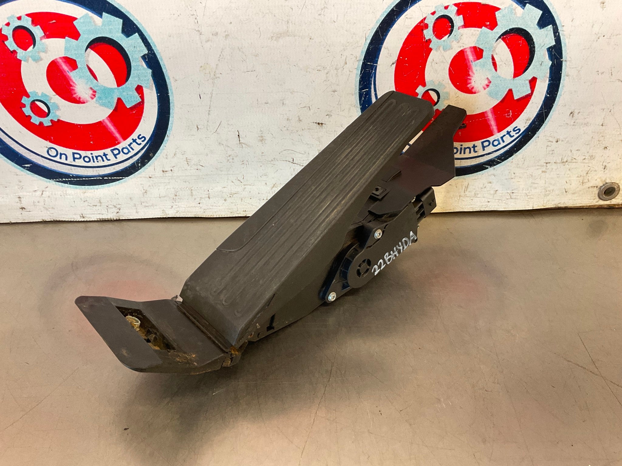 2010 Infiniti G37 Gas Accelerator Throttle Pedal OEM 22BHYDA – On Point ...